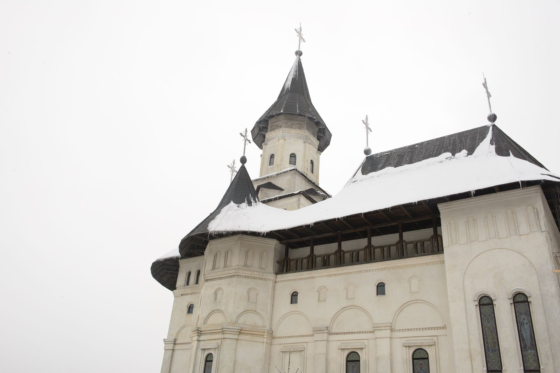 Biserica „Acoperământul Maicii Domnului” | Mănăstirea Hadâmbu